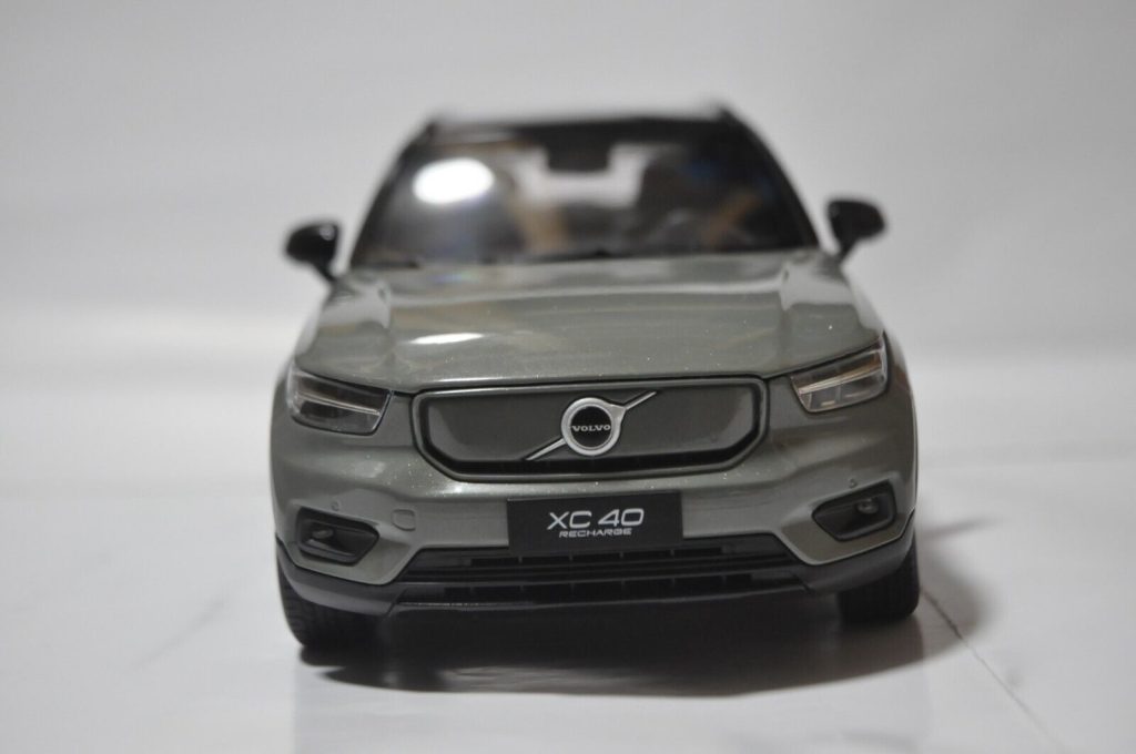 1:18 VOLVO XC40 - 2022 - Green metallic - SDmodelcartuning.com