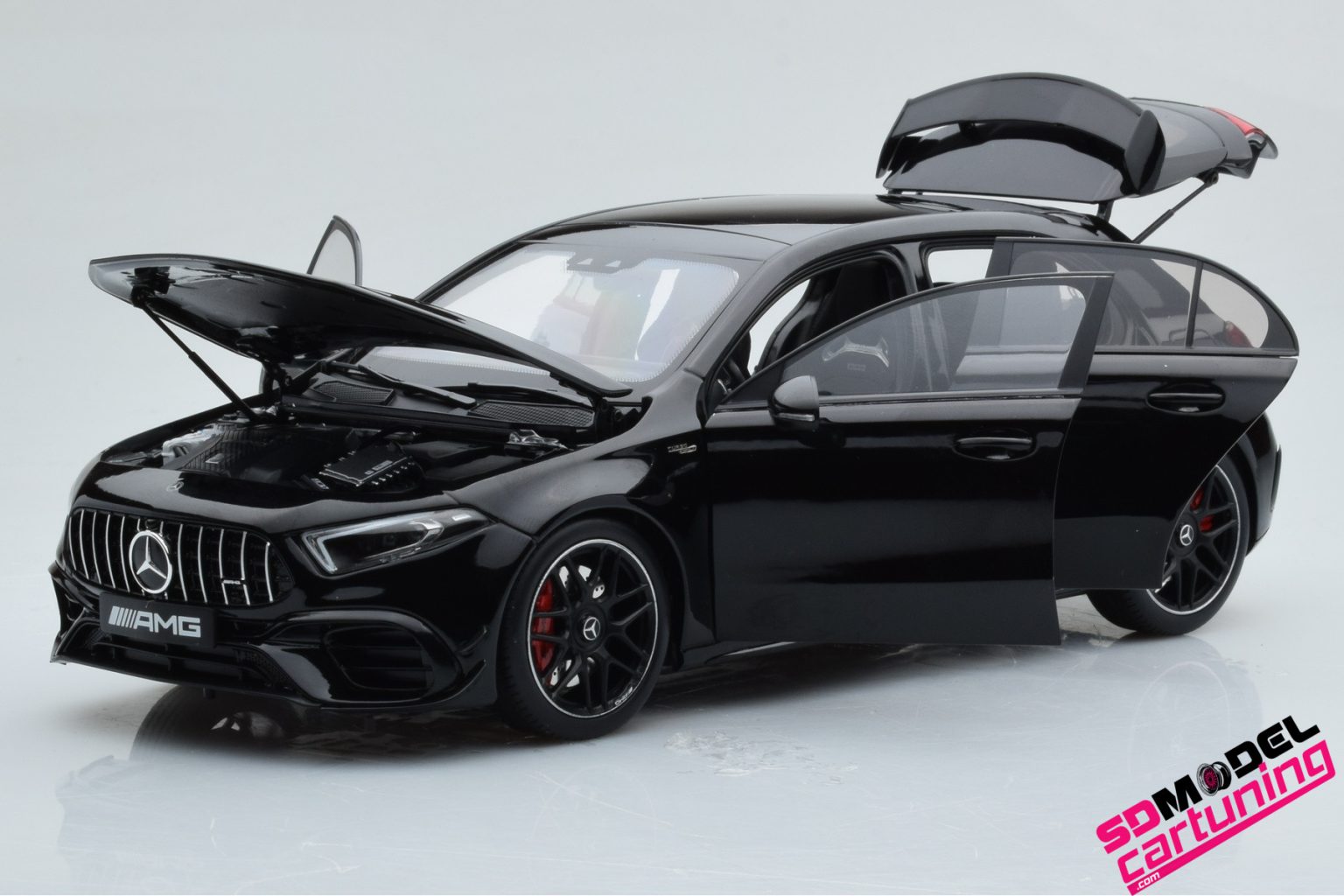 1:18 Mercedes-Benz A45 AMG - Zwart - SDmodelcartuning.com