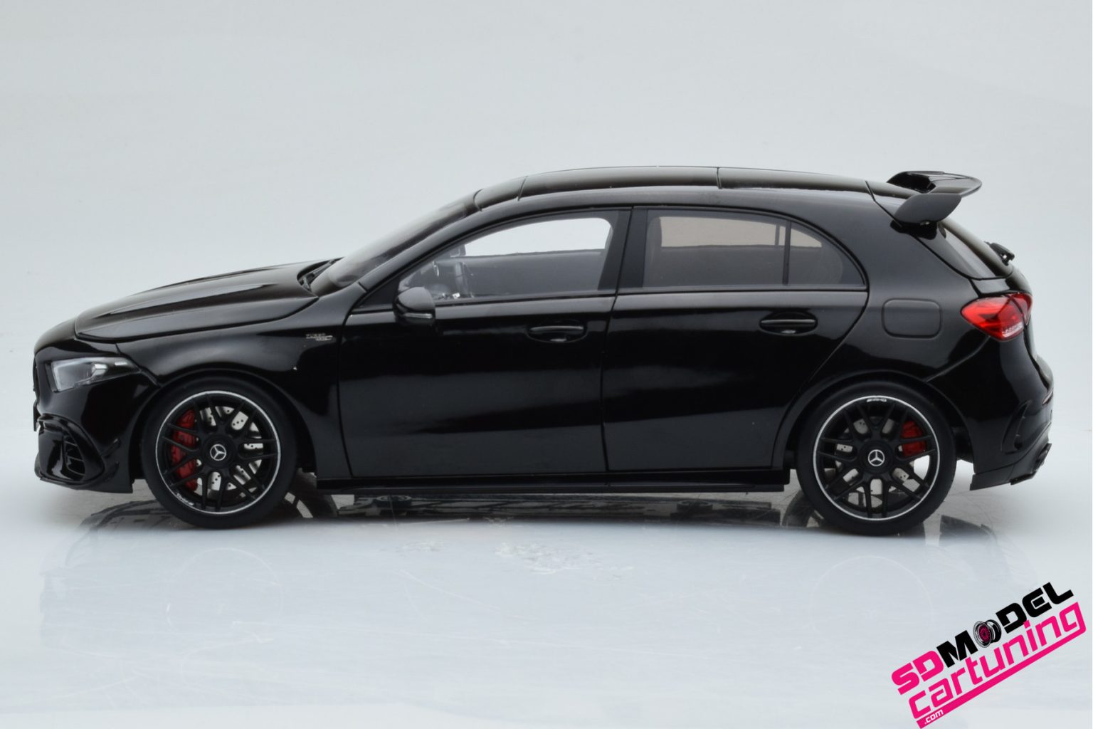 1:18 Mercedes-Benz A45 AMG - Zwart - SDmodelcartuning.com