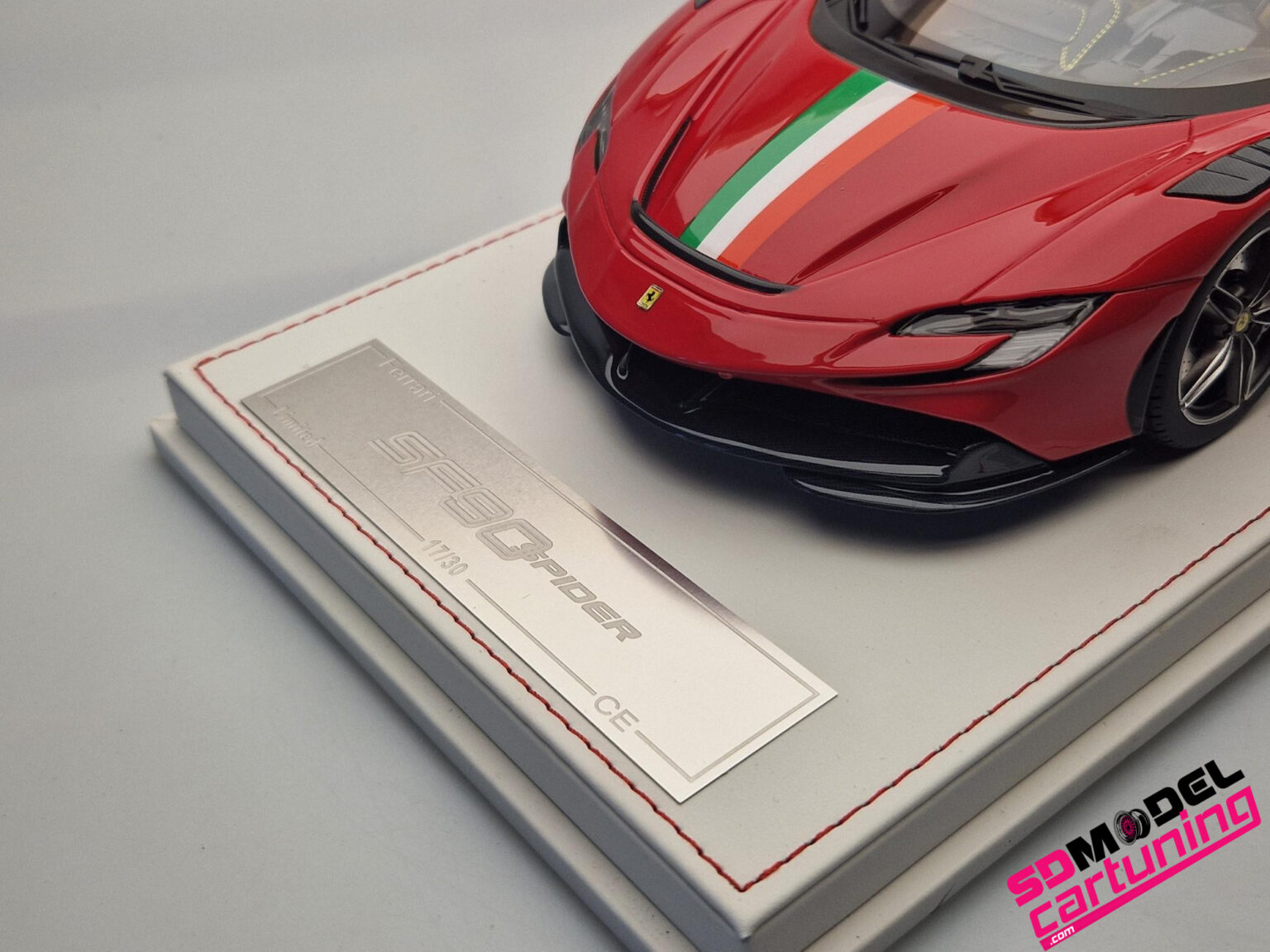 1:18 Ferrari SF90 Spider - Rood met Italy striping - SDmodelcartuning.com