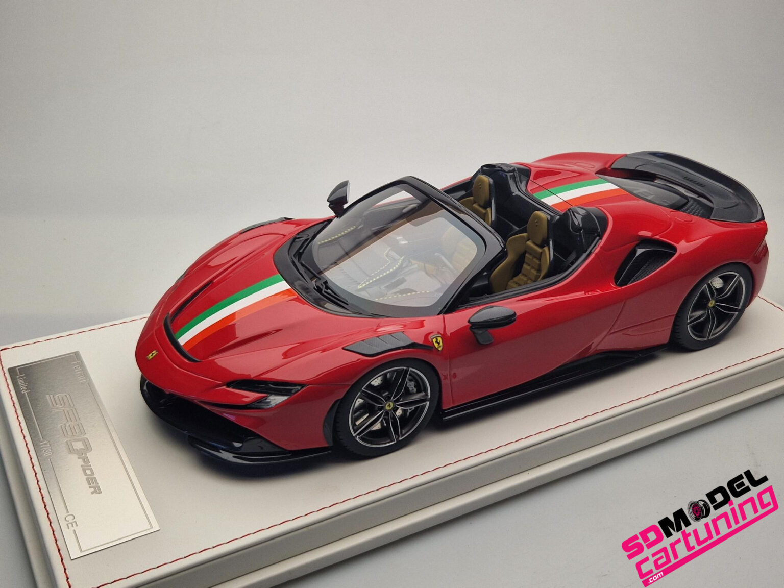 1:18 Ferrari SF90 Spider - Rood met Italy striping - SDmodelcartuning.com