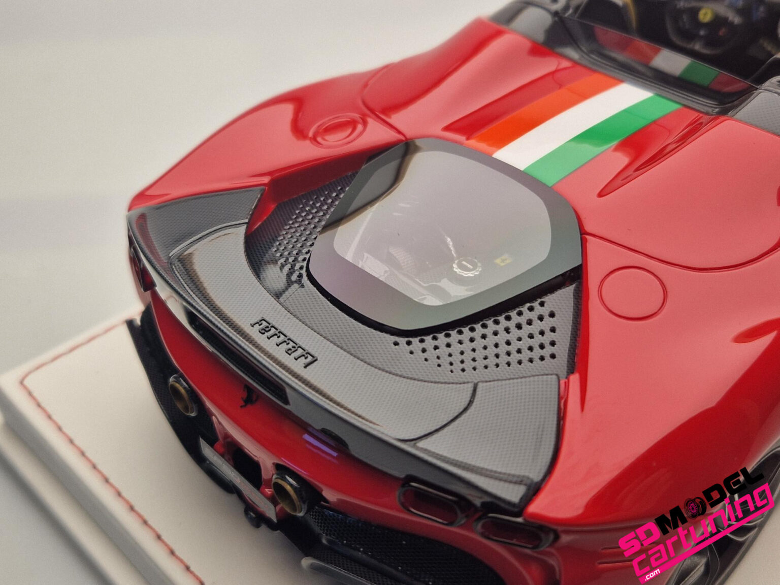 1:18 Ferrari SF90 Spider - Rood met Italy striping - SDmodelcartuning.com